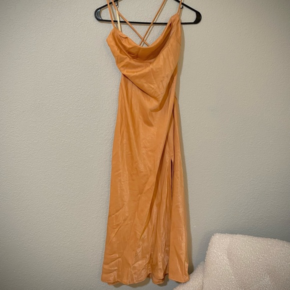 Selfie Leslie | Dresses | Unworn Sweet Pot Us 6 Peach Cowl Neck Midi ...